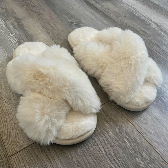 Amazon | Shoes | Fluffy White Faux Fur Slippers | Poshmark
